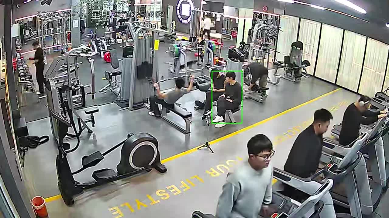 Gym machine cable snaps as fitness fanatic does lat pulldowns