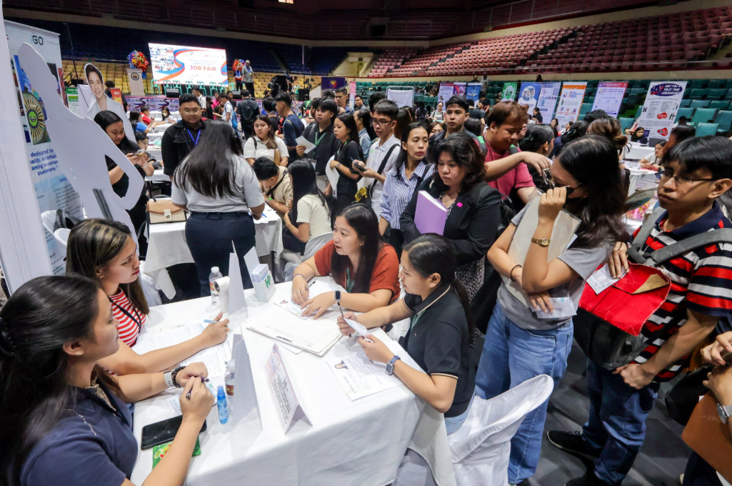 DOLE: More than 74k Pinoy job seekers hired in 2K job fairs in 2025