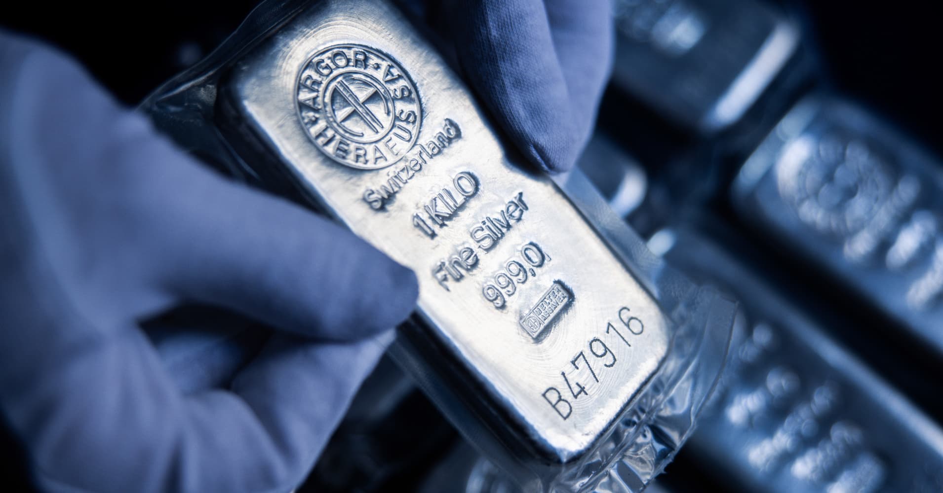 Silver futures log worst day since 2021, retreating sharply from record