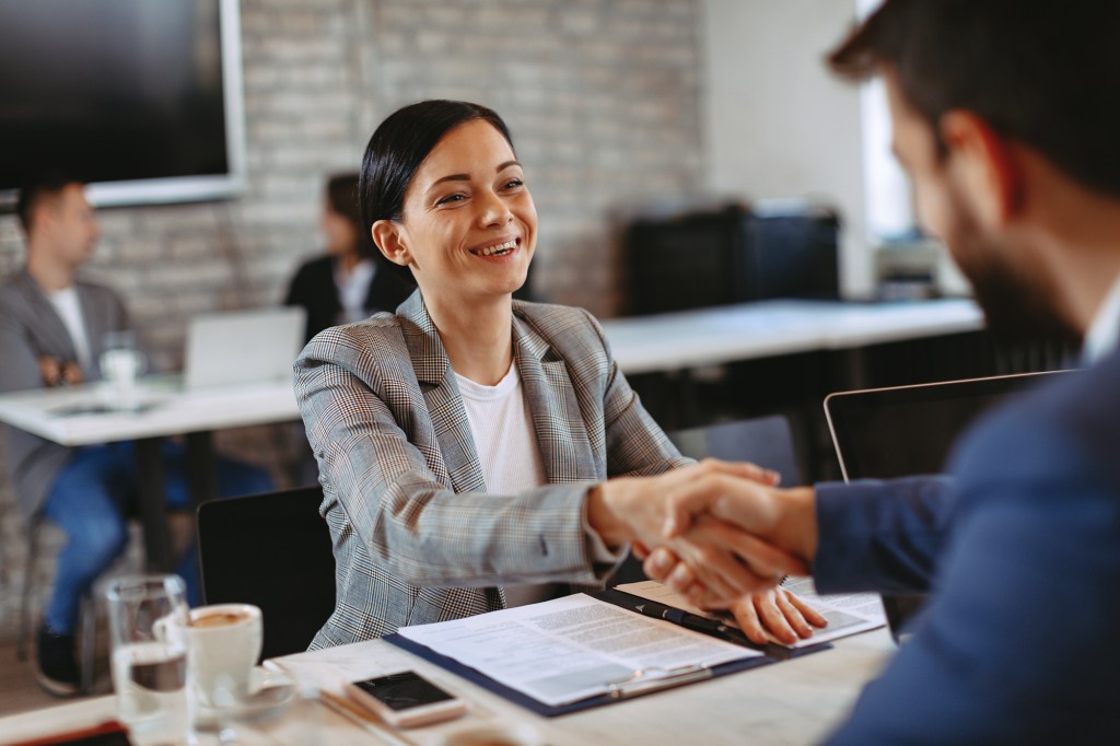 Desperate job seekers use dating apps to get interviews, referrals amid ...