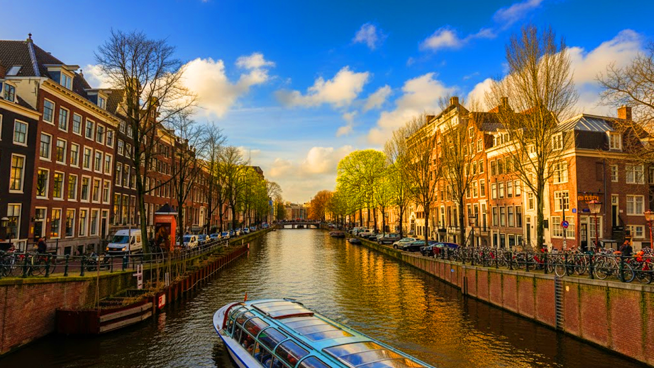 Why does Amsterdam look so beautiful like this?