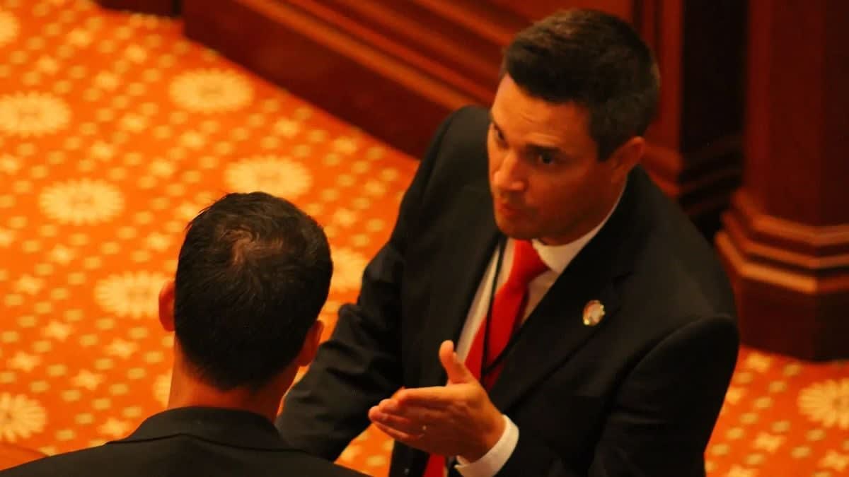 Illinois lawmaker welcomes possible Marine deployment after Supreme ...