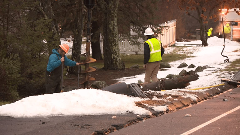 Crash closes portion of Hebron Avenue in Glastonbury