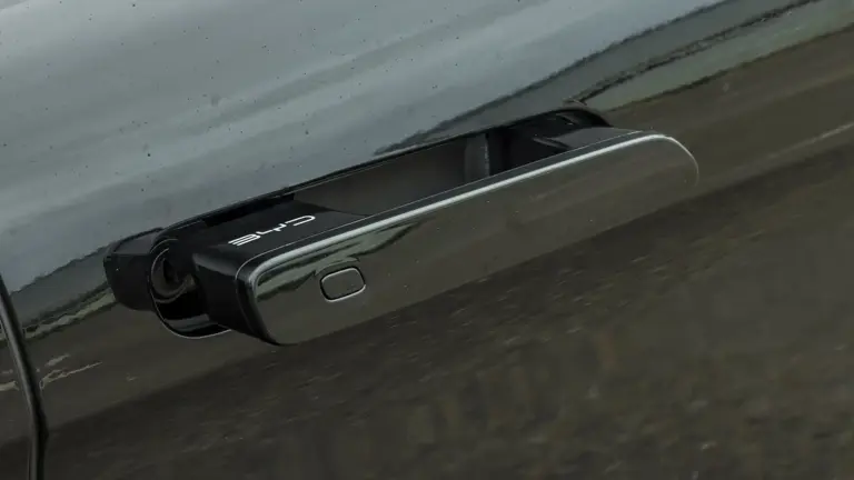 China calls for tighter standards on door handle designs