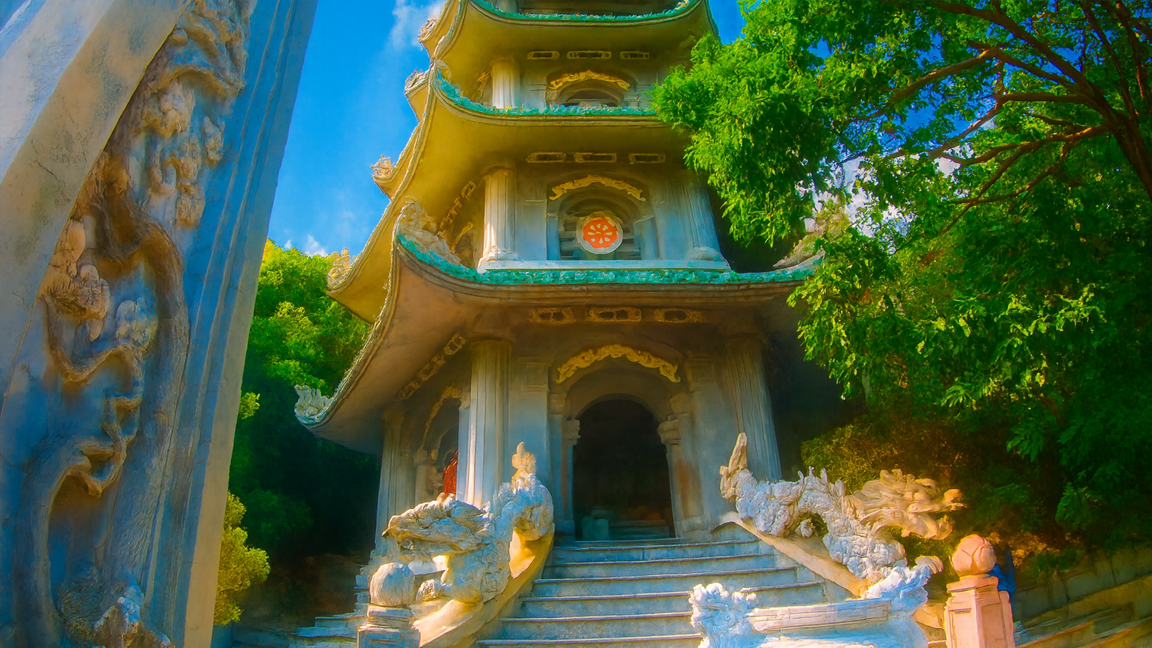 Menjelajahi pagoda di pegunungan marmer Da Nang