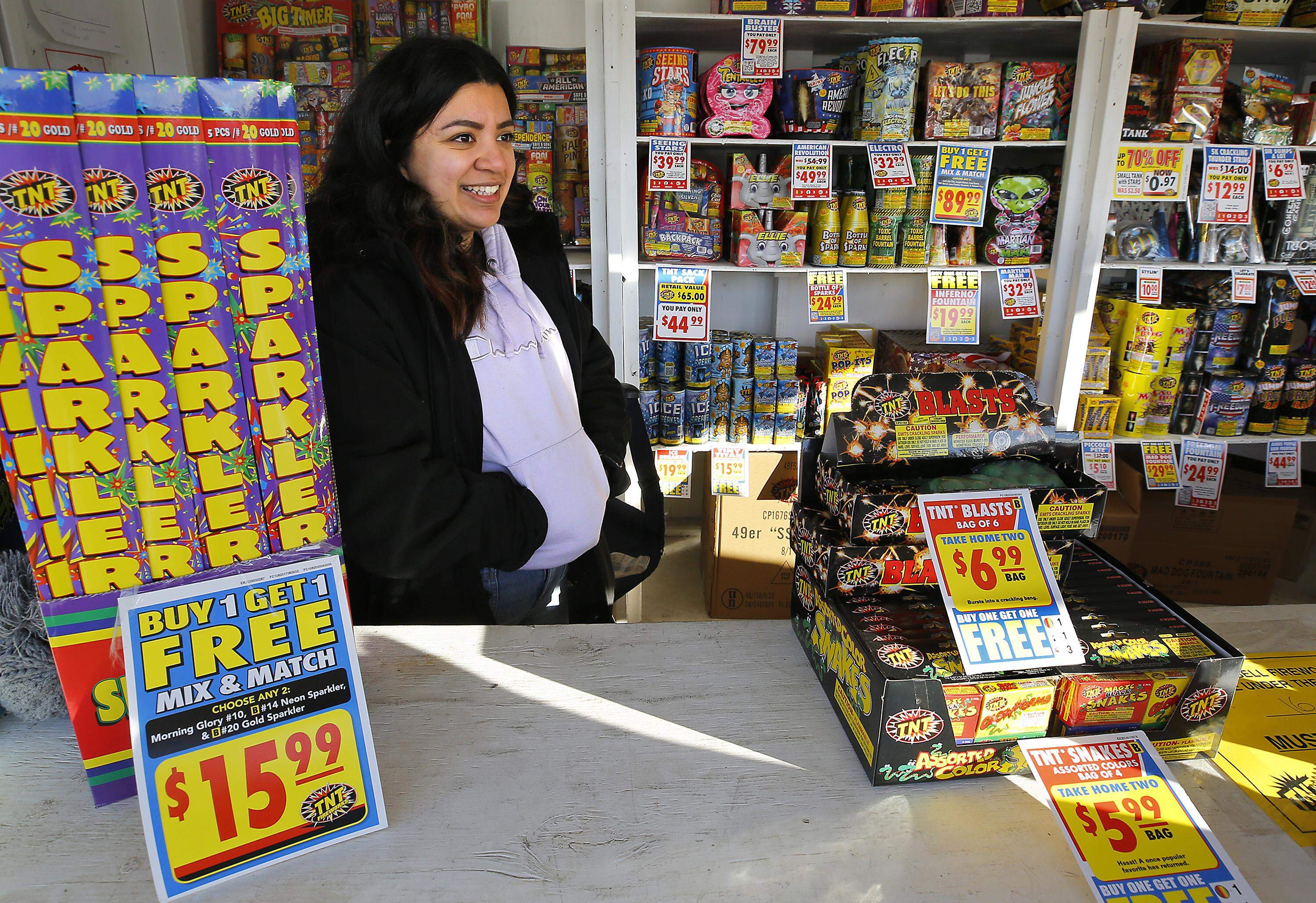 New Year's fireworks sales start in the Tri-Cities. Here's where to buy