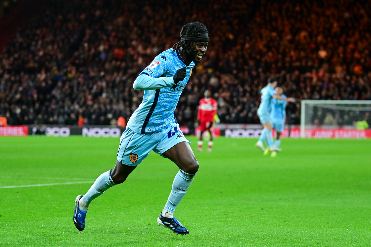 Hull move to within two points of Boro after Riverside win