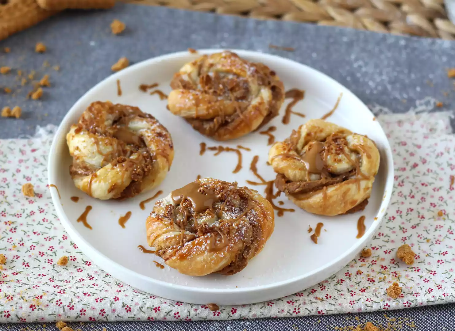 Easy speculaas cookies with puff pastry