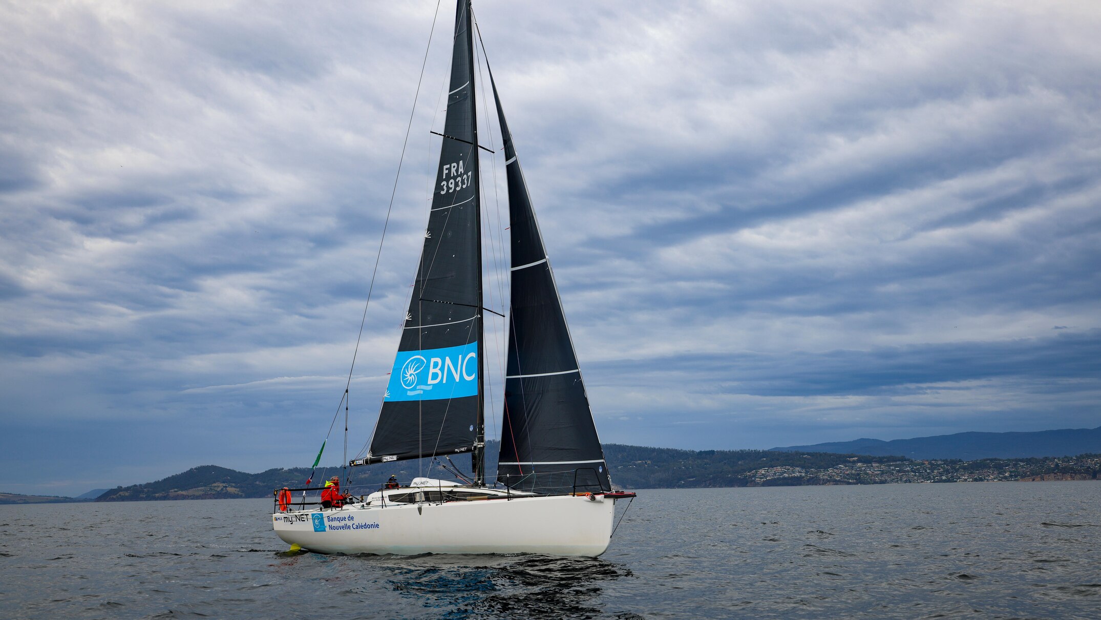 Overall Sydney to Hobart leader switches as boats race to get ahead of ...