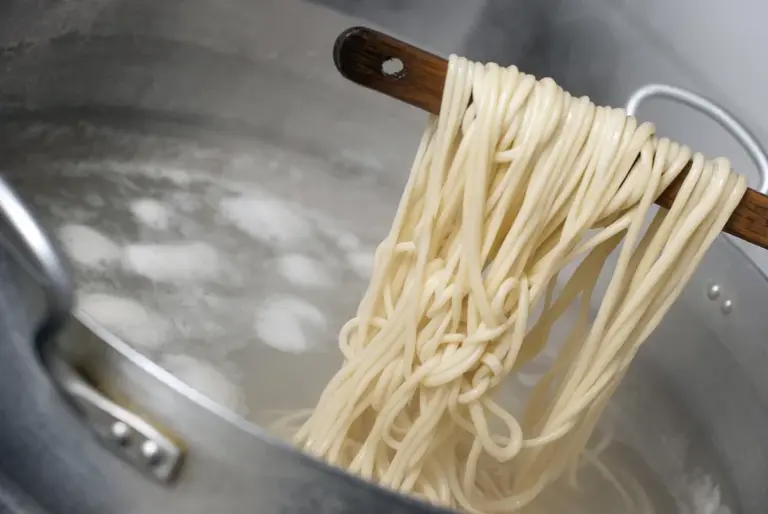 Utiliser l’eau de cuisson des pâtes : idées anti-gaspillage