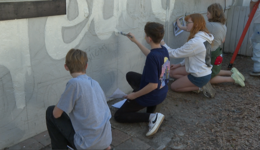 Kids transform blank Seminole Heights wall into vibrant community mural