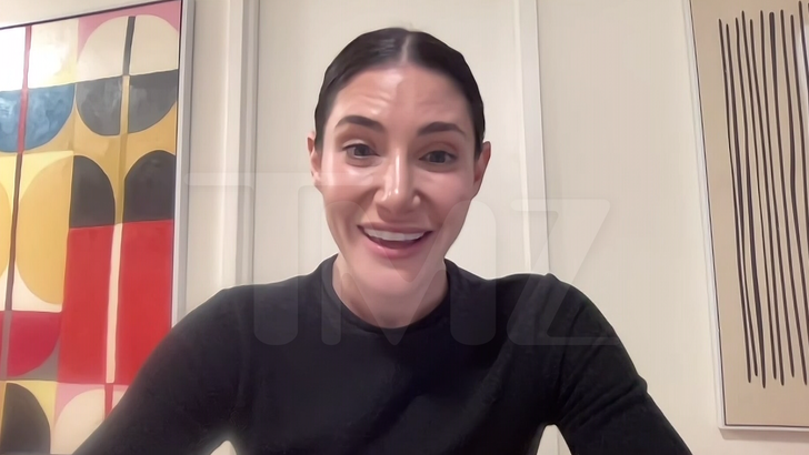 'Owning Manhattan's Chloe Tucker Caine Had Mom Pose as Her on Dating Apps