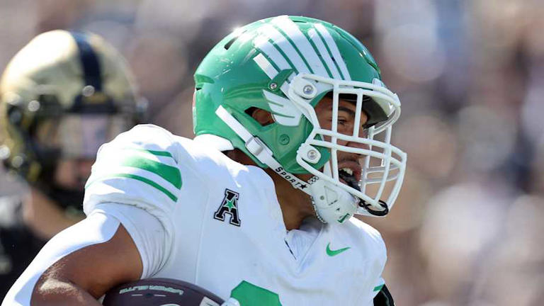 Texas Longhorns battling arch-rival for star transfer portal RB