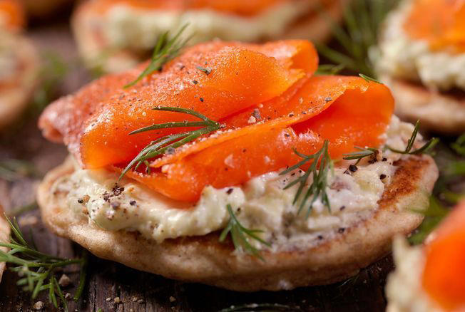 Ce saumon fumé est le meilleur pour les fêtes, selon les experts de ...