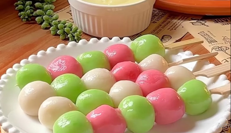 Hanami dango warna-warni ala Jepang