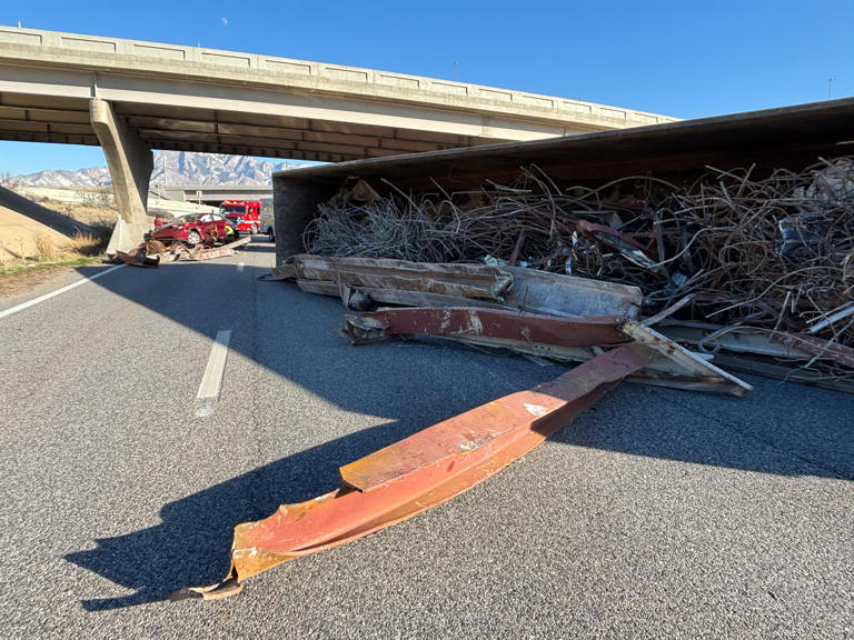 TRAFFIC ALERT: Crash closes all lanes westbound I-215 S near 700 West