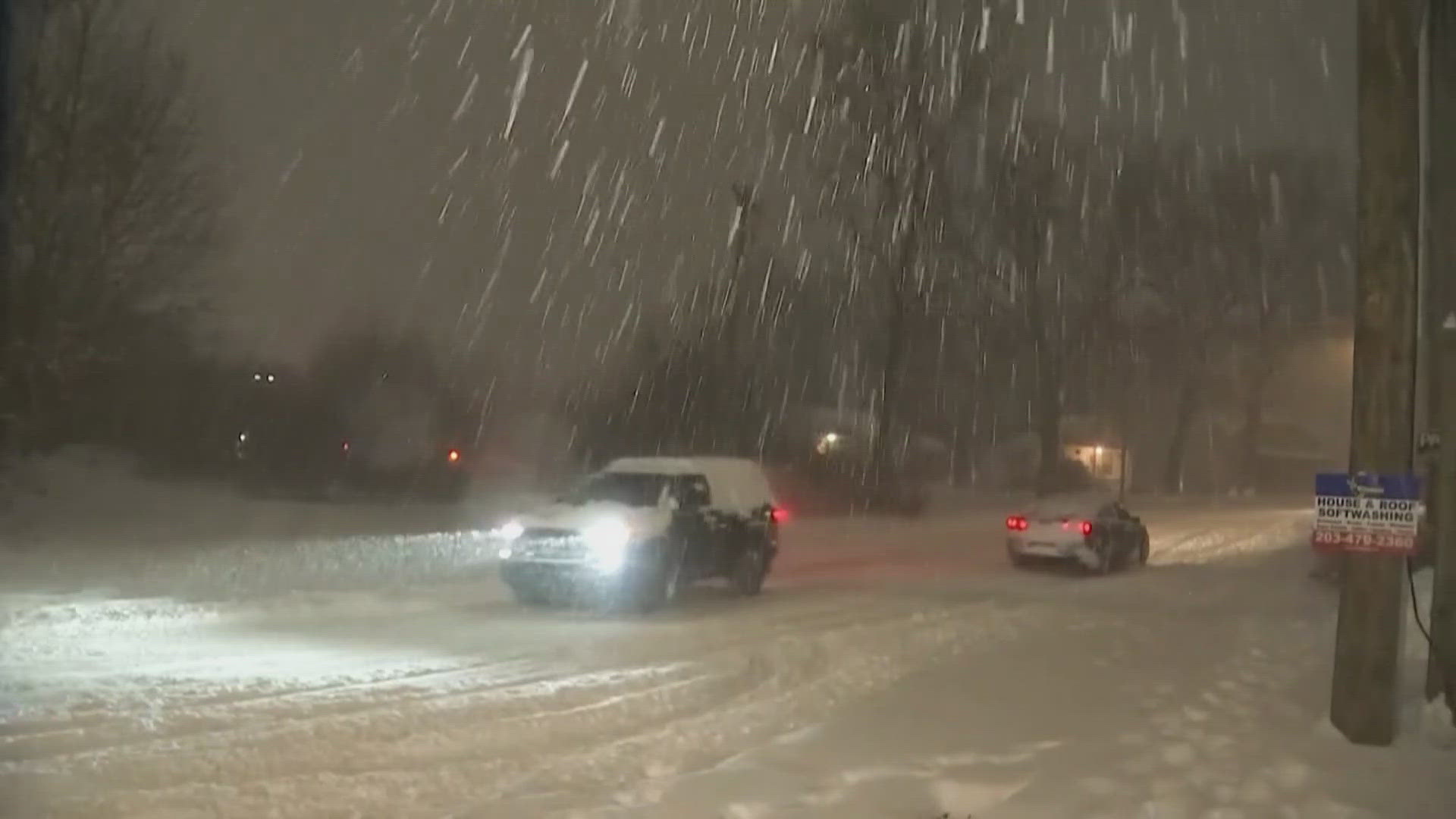 Strong blizzard conditions threaten to disrupt holiday travel