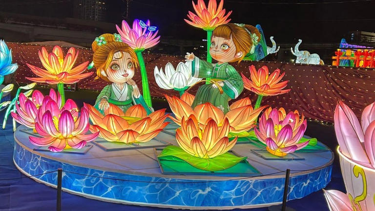 GlowFest lights up Las Vegas with early New Year's Eve countdown and ...