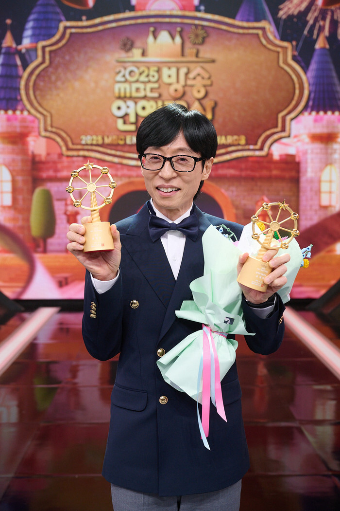 Entertainer Yoo Jae-suk wins MBC grand prize for 9th time
