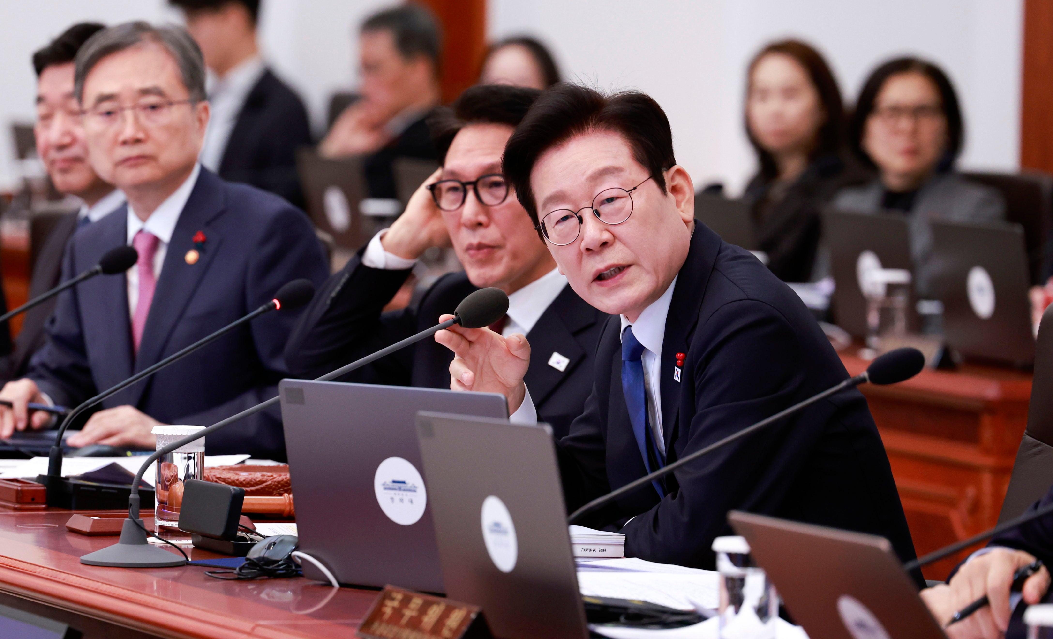 Prime Minister Kim urges prosecution to drop appeals in West, East Sea ...