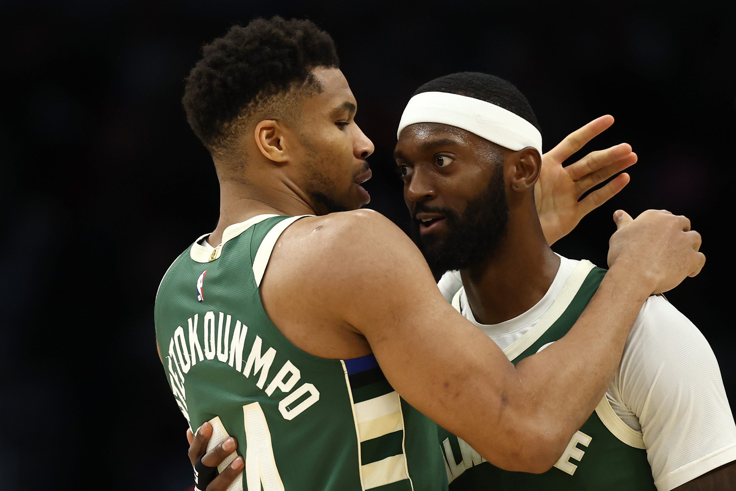 Bucks beat Hornets, win consecutive games for first time since October