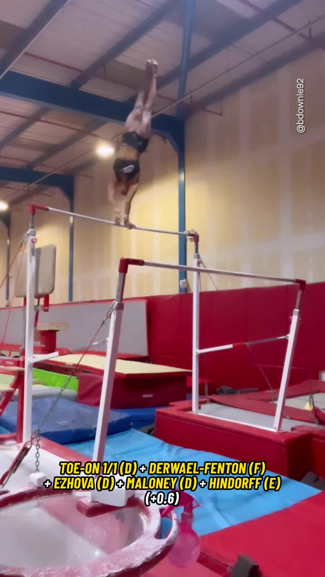 Such a dynamic bar worker!⚡