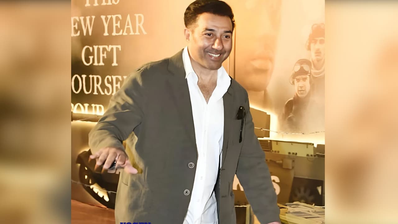 Ikkis screening: Sunny Deol debuts clean shaven look at dad Dharmendra ...