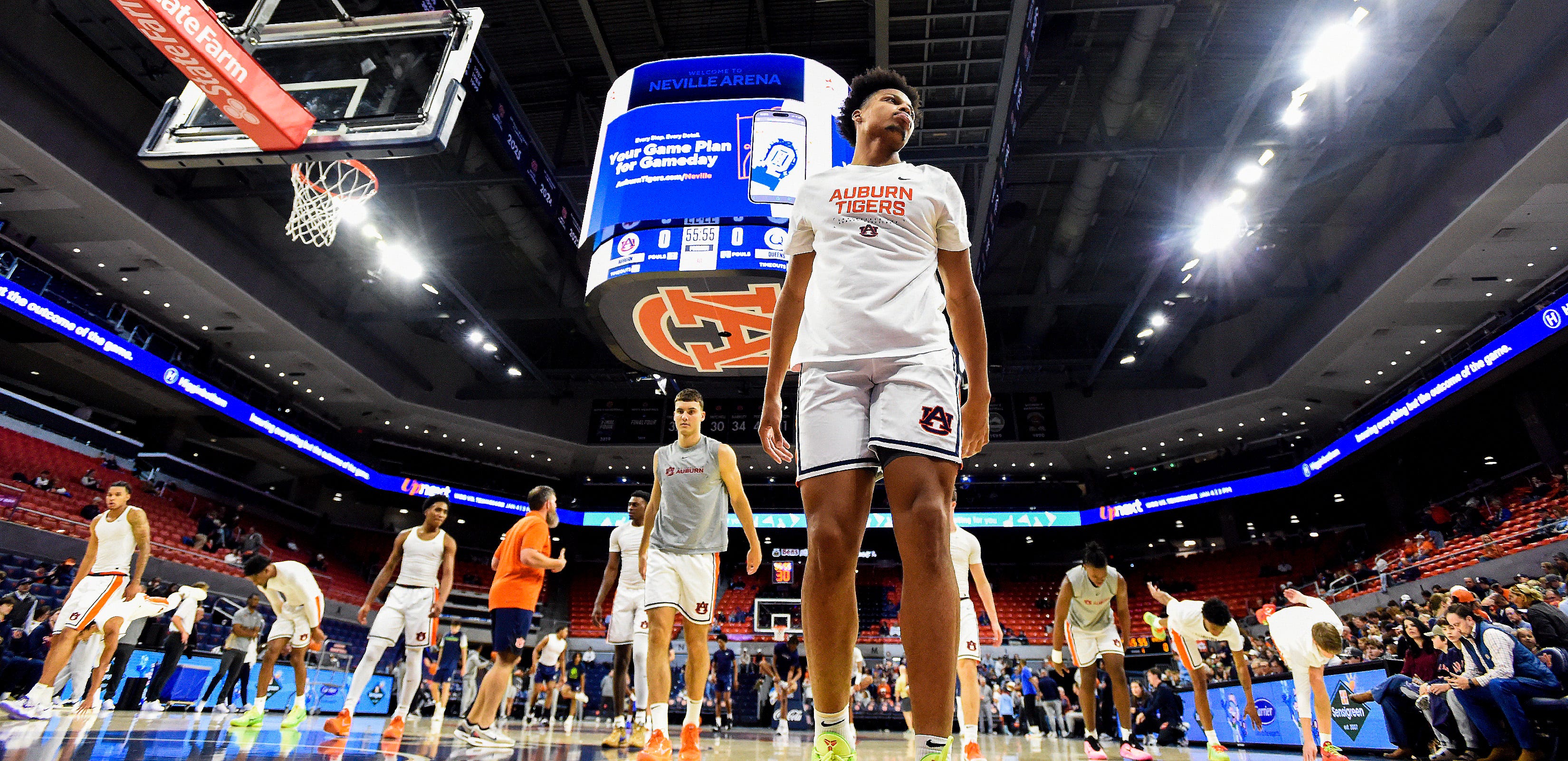 Auburn basketball cruising against Queens | Live score updates