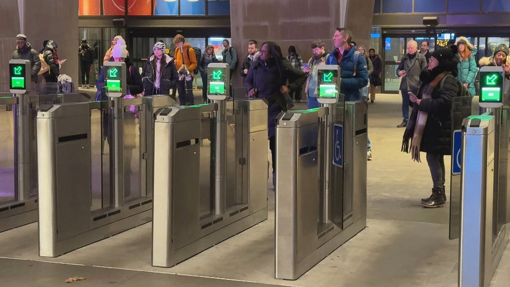 New fare gates for commuter rail, Amtrak riders activated at Boston's ...