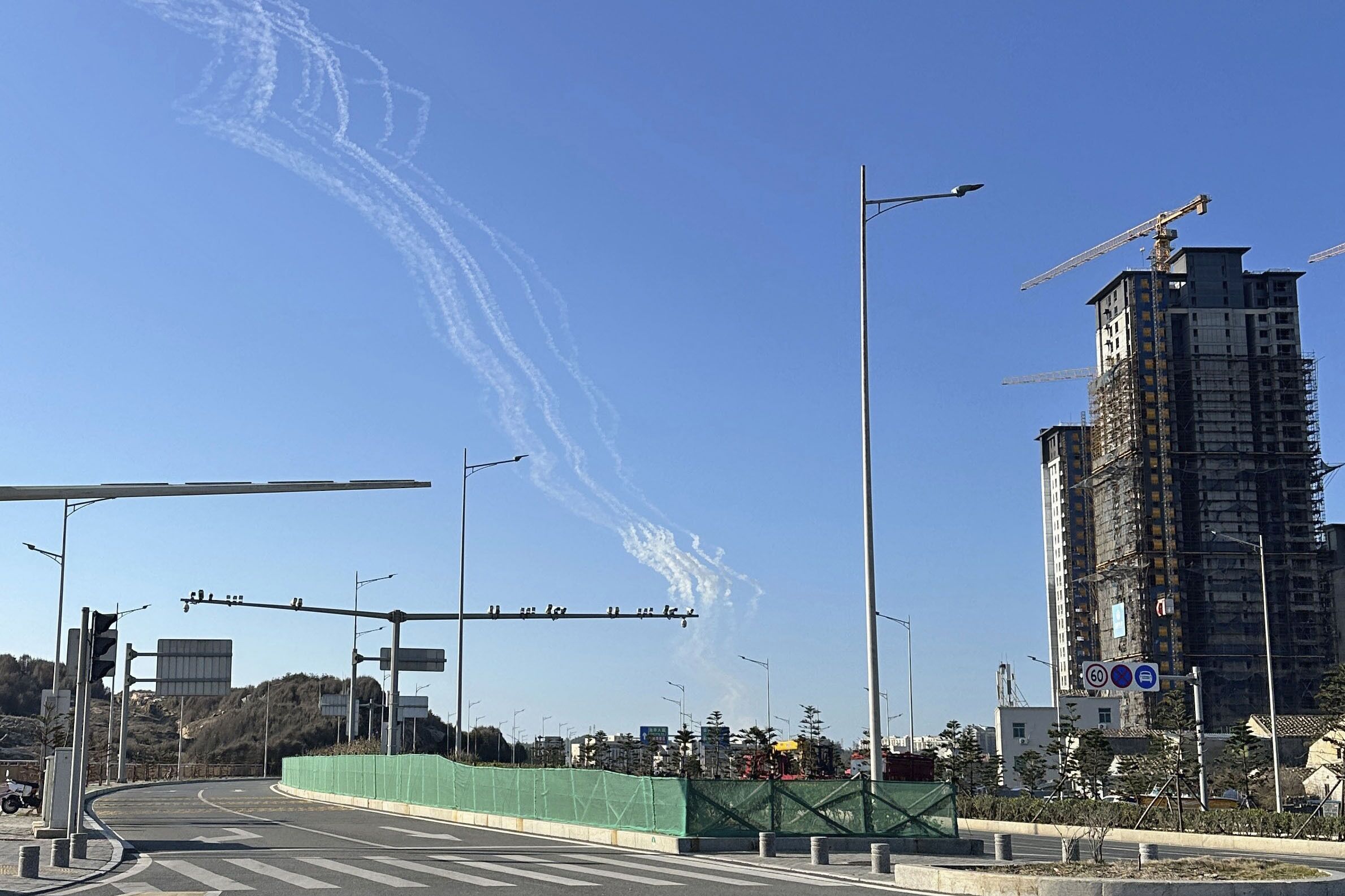 China seeks better US ties while vowing not to cede on Taiwan