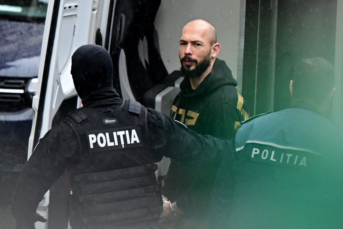 Andrew Tate leaves Romania on flight to US amid possible pressure from ...