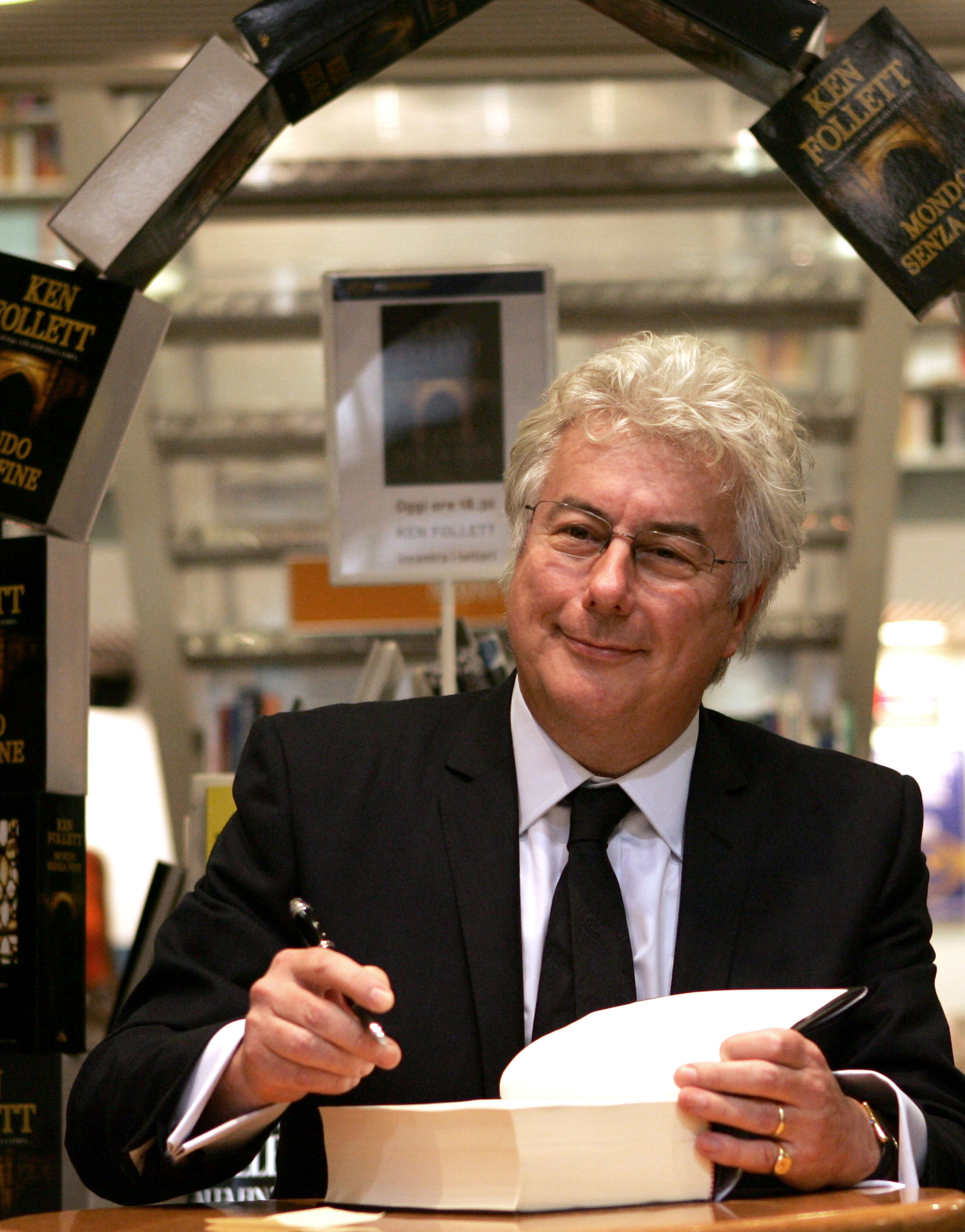 Ken Follett «løser mysteriet om Stonehenge» i sin nyeste bok