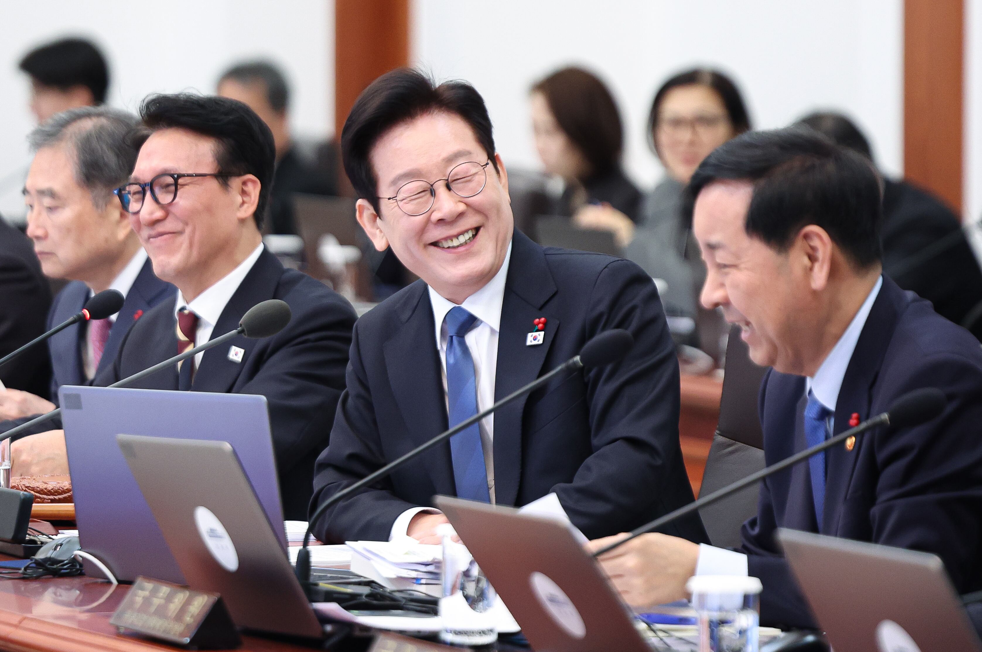 Government raises public officials' salaries by 3.5%