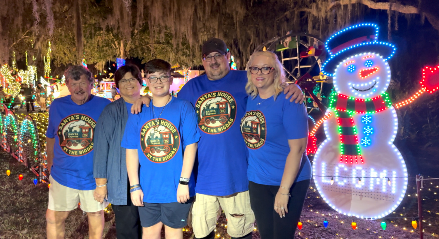 Winter Haven family turns front yard into 'Santa's House' with 100,000 ...