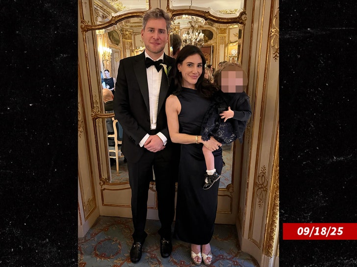 'Owning Manhattan's Chloe Tucker Caine Had Mom Pose as Her on Dating Apps