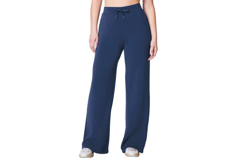 I’m so obsessed with these Spanx lounge pants, I gifted them to every ...
