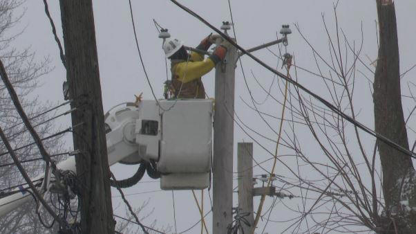 Hundreds of power outages reported across North Carolina amid strong winds