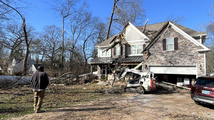No injuries reported after tree falls through West Knoxville home with ...