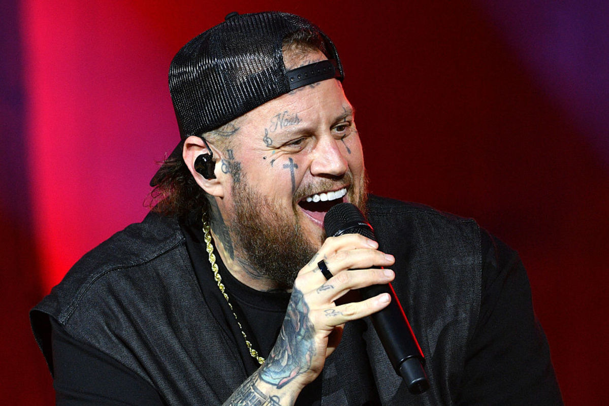 Jelly Roll gets emotional sharing 'powerful' message to fans at ...