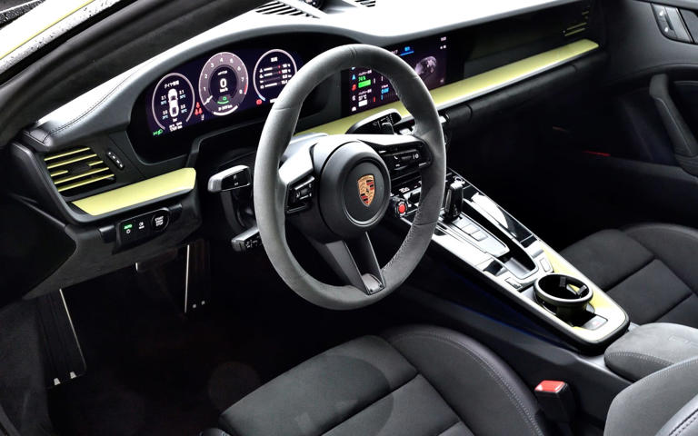 ポルシェ911初のハイブリッド「GTS」、そのパフォーマンス性能を2WD＆4WDで体感