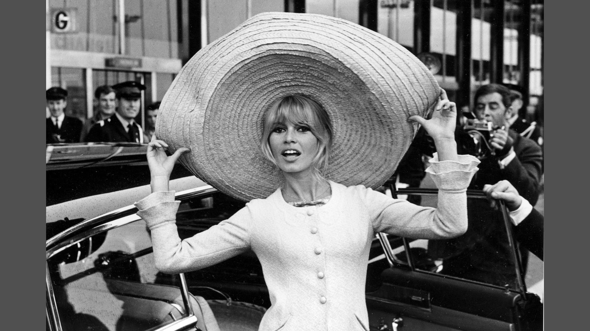 Famed French actress dies