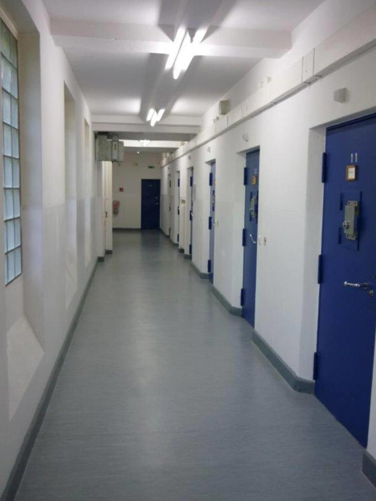 Umstrittene Strafe: Warum Hunderte Schulschwänzer hinter Gitter müssen