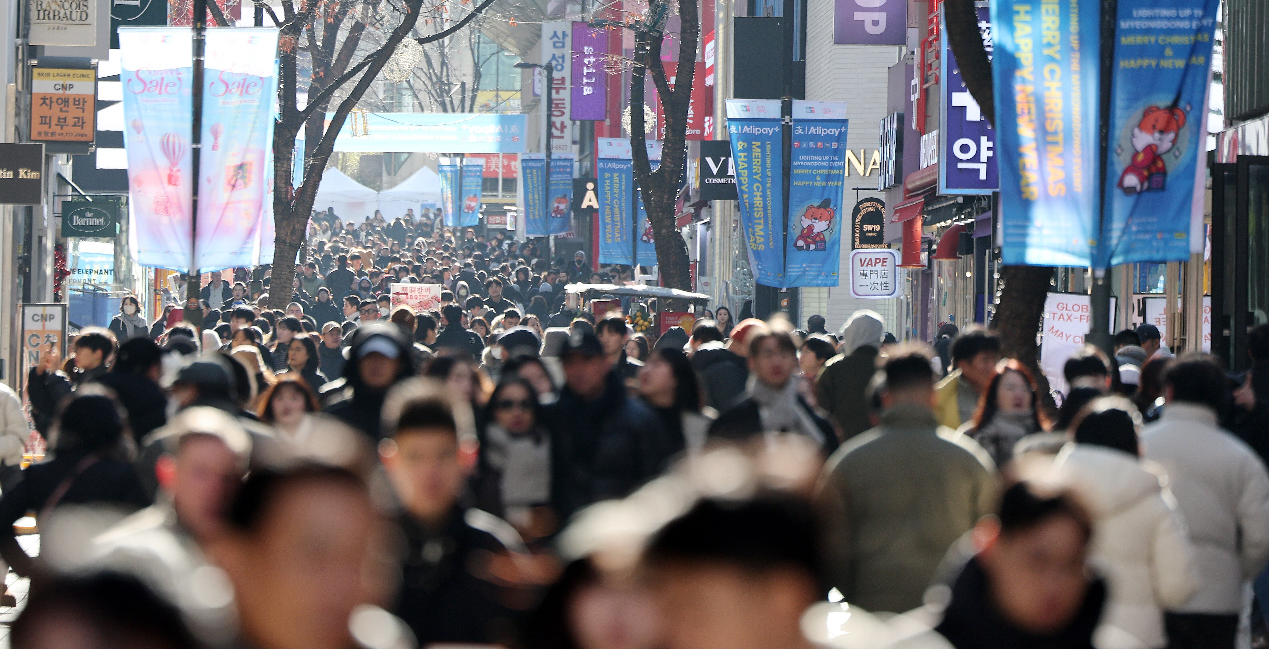 Retail sales plunge 3.3% as Chuseok effect fades