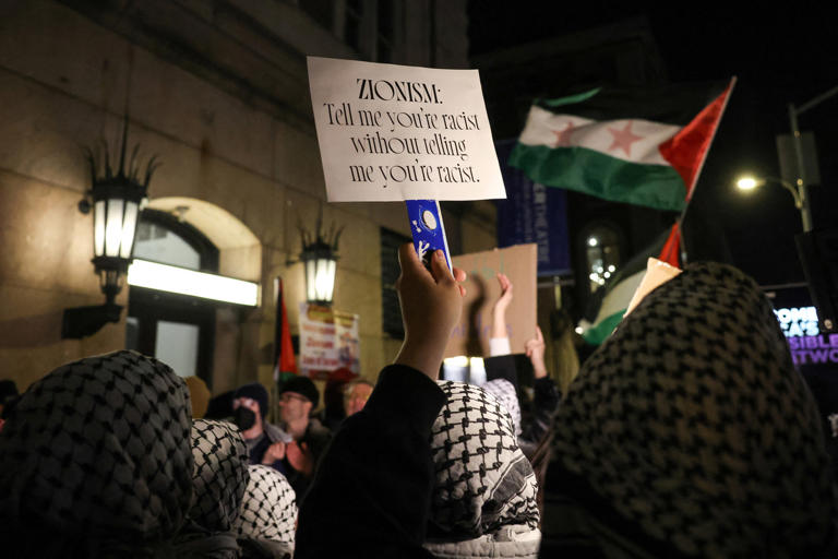 Hundreds of Palestine solidarity protesters rally at Columbia ...