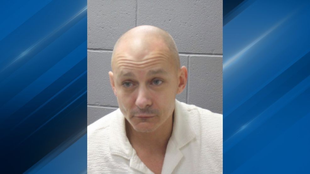 Foxborough police use stop sticks to arrest man accused of OUI, kidnapping