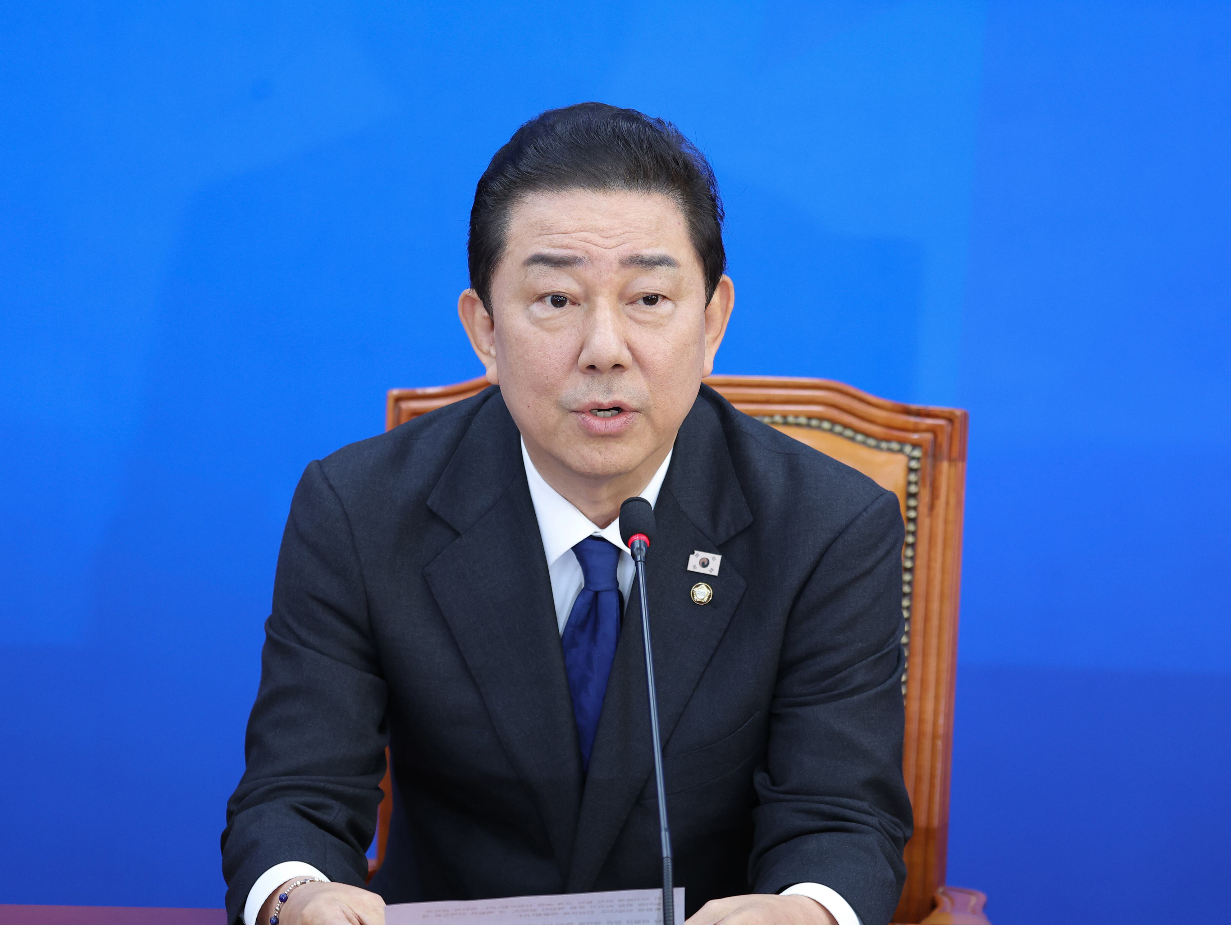 Breaking: Democratic Party floor leader Kim Byung-kee resigns amid ...