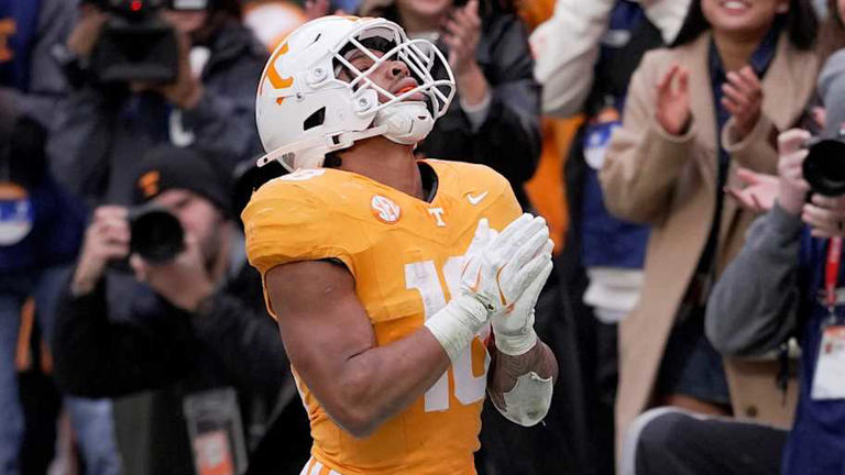 Tennessee vs. Illinois prediction: Who wins the Music City Bowl, and why?