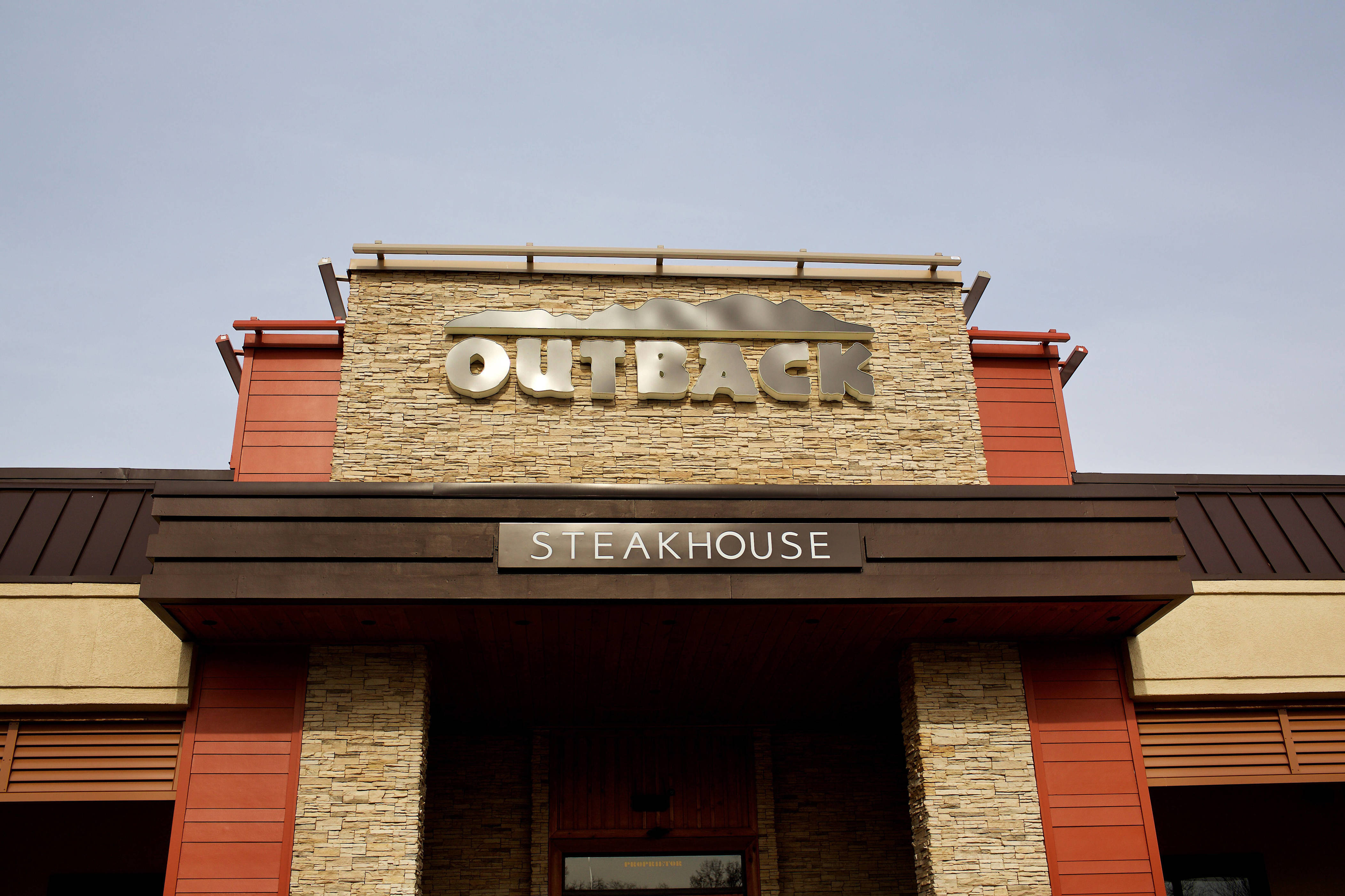 Florida man sues Outback Steakhouse alleging he sustained severe bodily ...