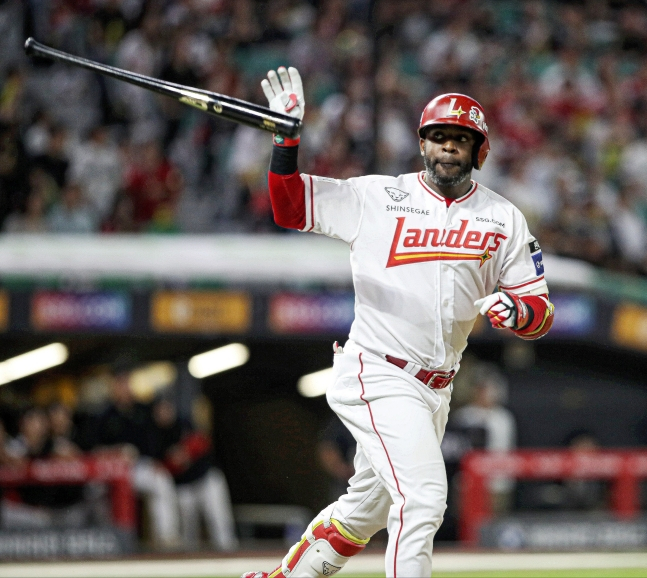 '통산 타율 0.342' 에레디아는 정교함-'276홈런' 김재환은 장타, SSG 타선에 다양성 더했다
