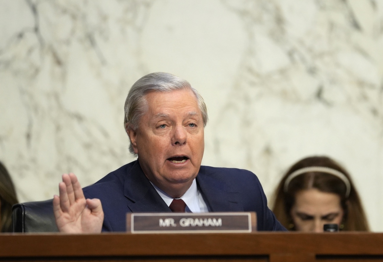 Read the Constitution: Democrats confront GOP on war powers